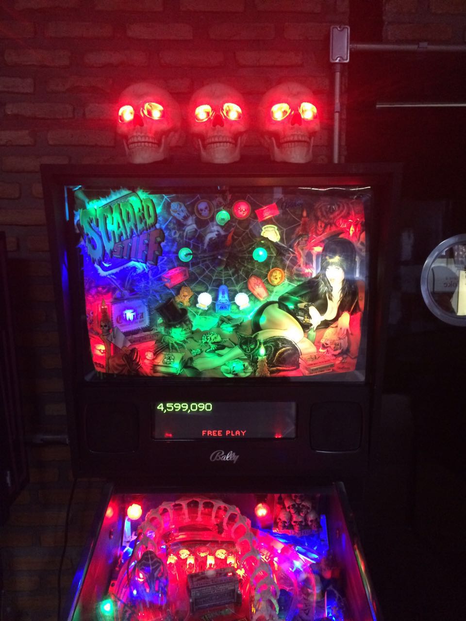 Scared Stiff “Elvira” – Pinball Mania